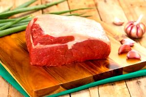 Calorias em 1 Porção Carne boi contra-filé crua e Fatos Nutricionais?